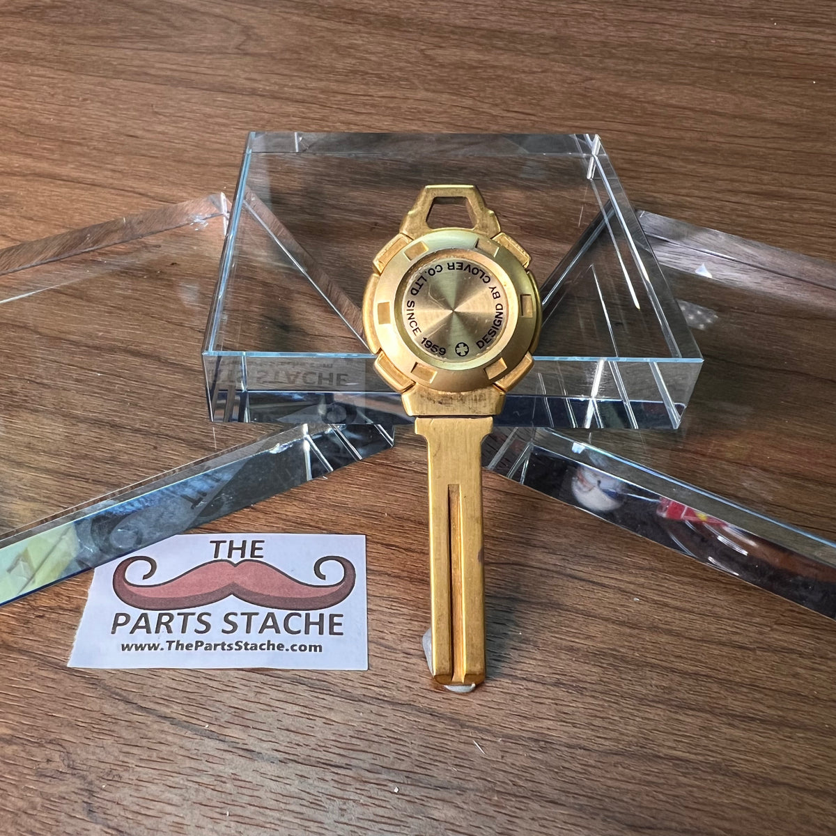 Royal Clover Duetto Queen Volvo High Security Key (Gold) – The Parts Stache